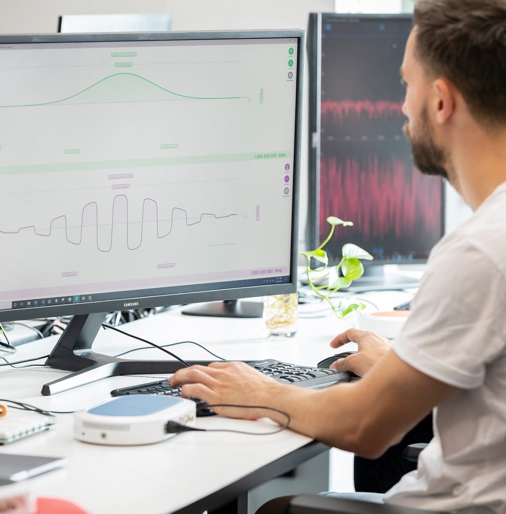 Waveform Generator | Moku- Liquid Instruments